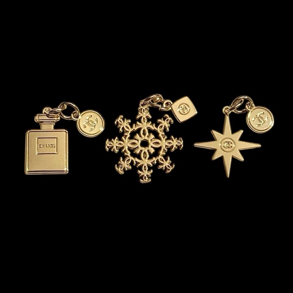 CHANEL | Accessories | Chanel 224 Limited Edition Holiday Novelty Charm ...